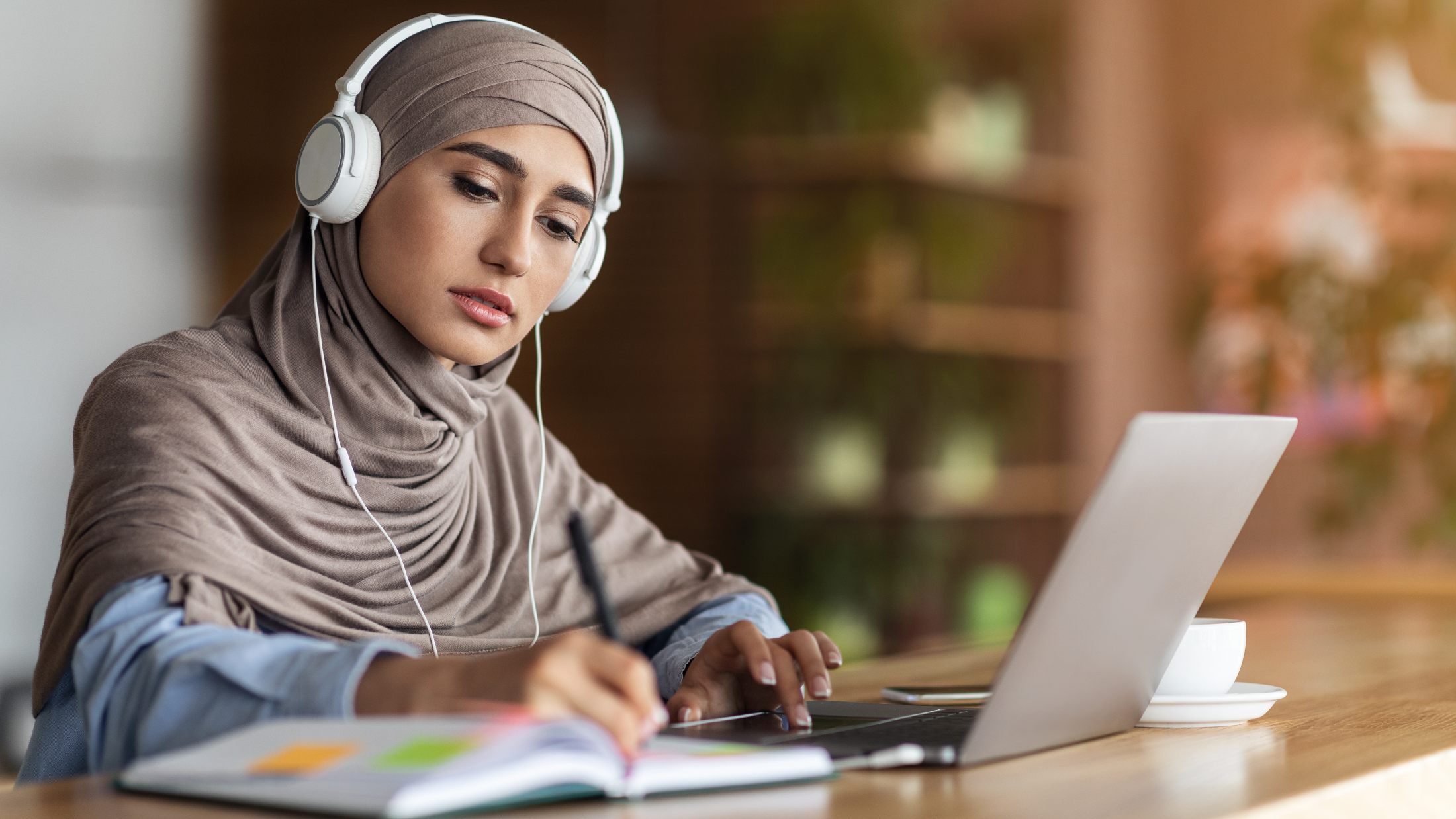 How to Become a Social Media Manager: A Quick Guide to Success | Brandwatch